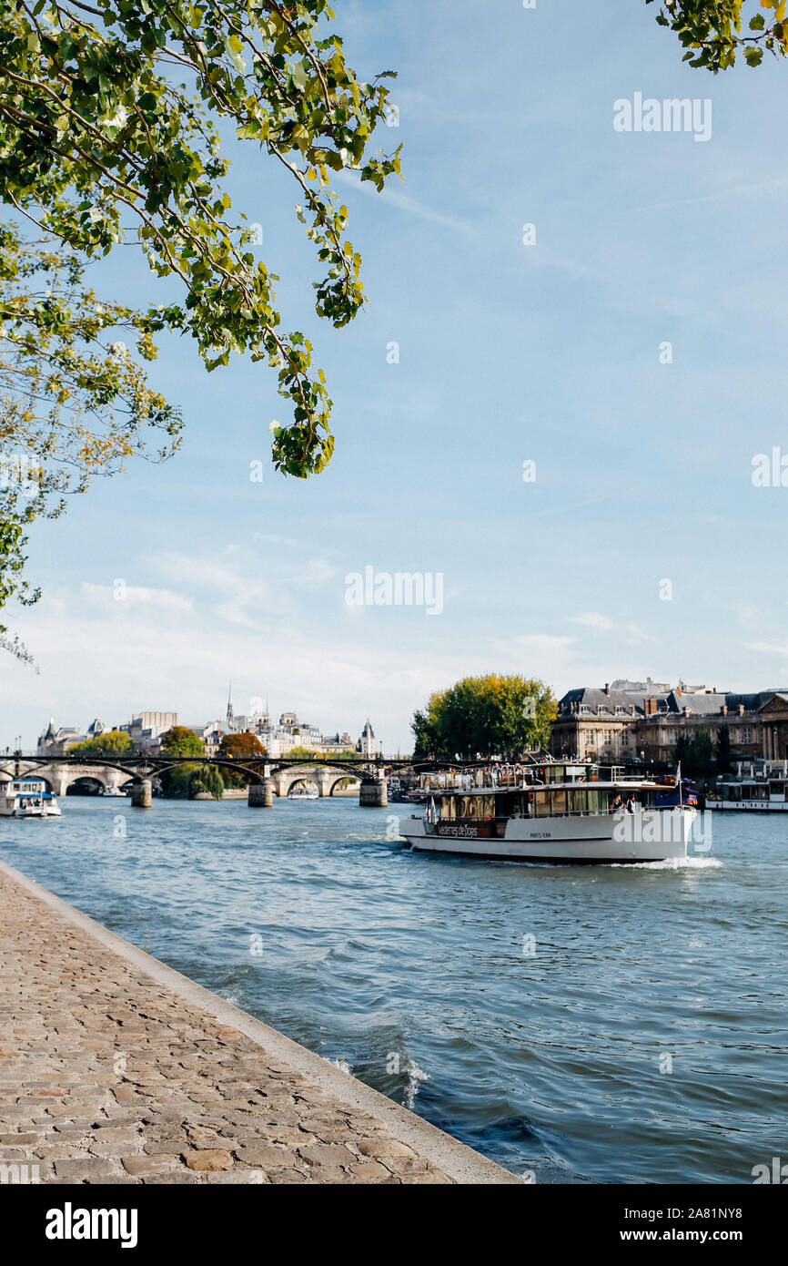 Seine river paris hi-res stock photography and images - Alamy