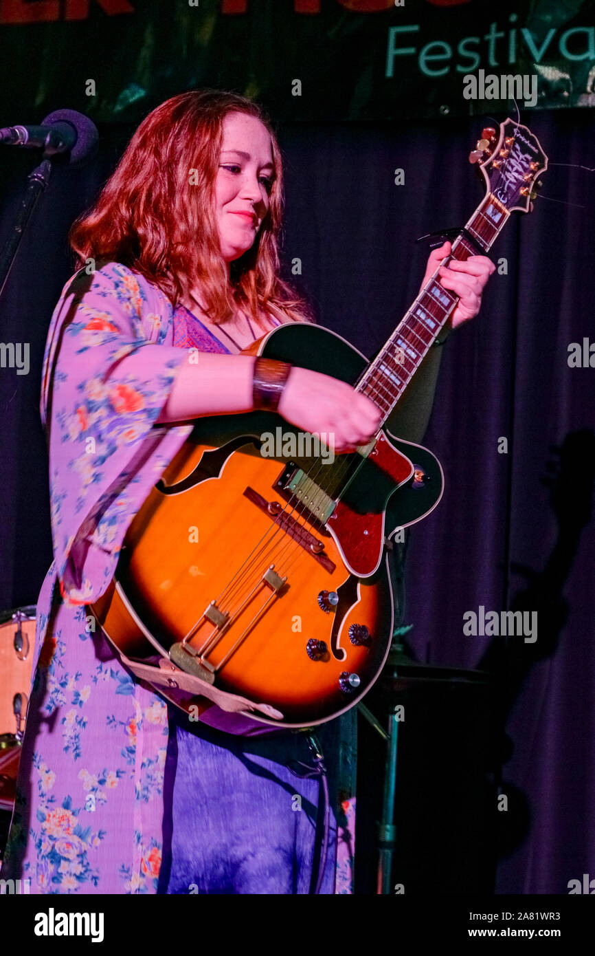 Music and rose hi-res stock photography and images - Alamy