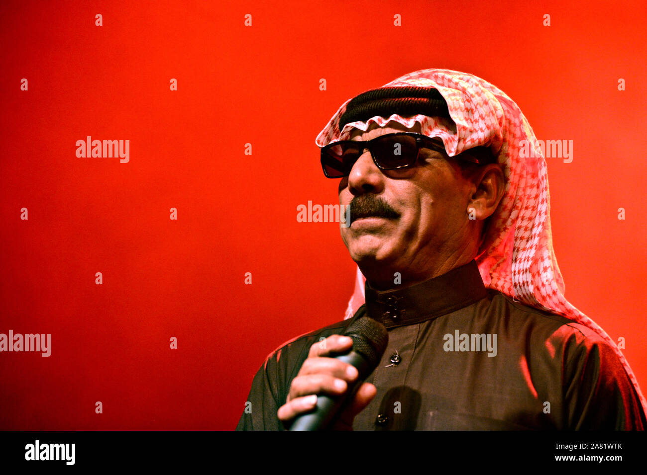 Syrian singer Omar Souleyman performing live Stock Photo - Alamy