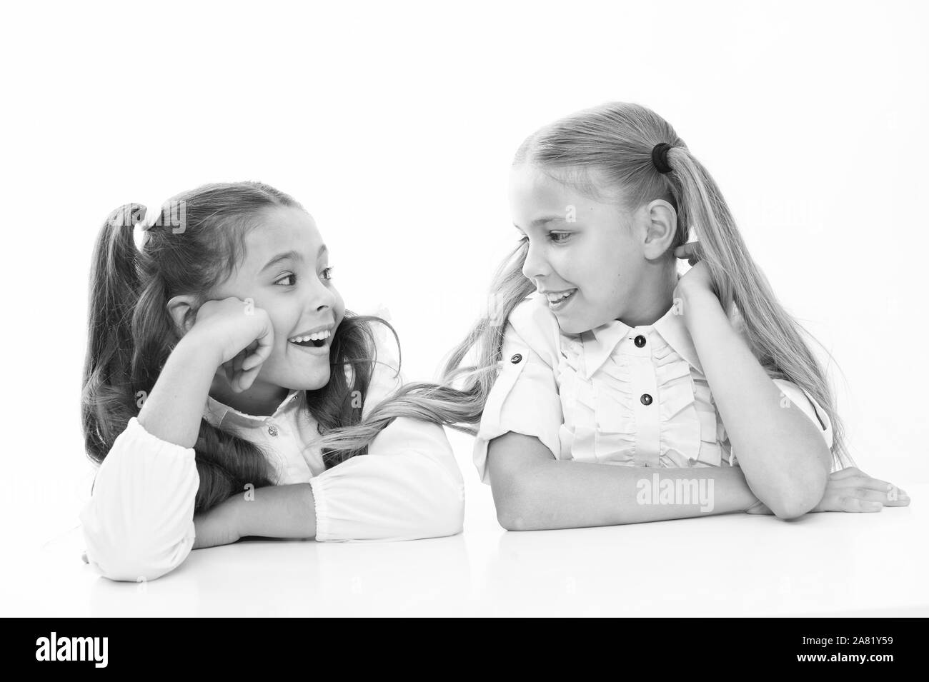 Making New Friends In School Happy Small Friends Talking During Class Little School Friends