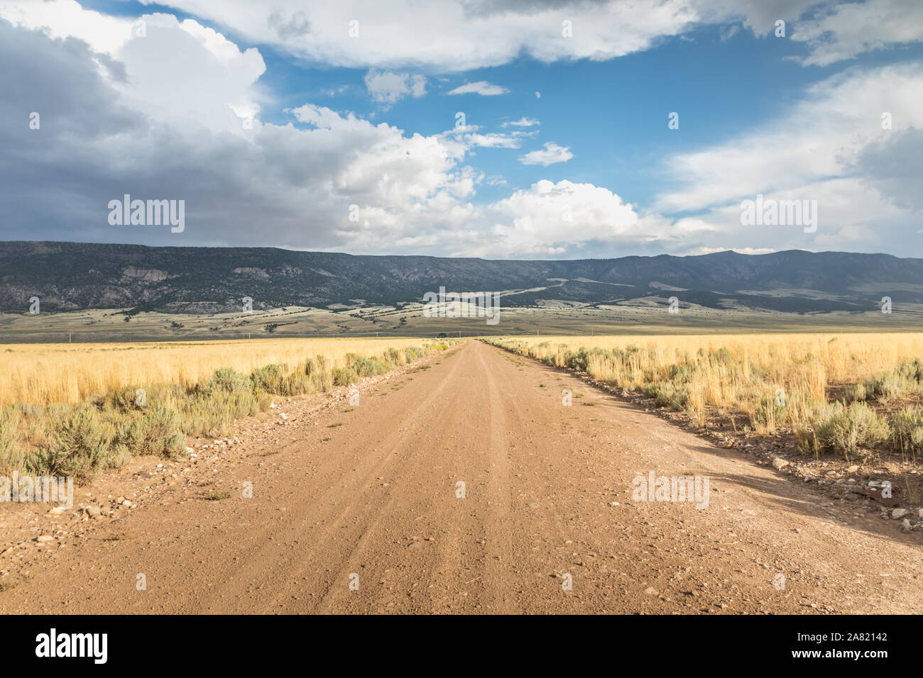 Long desert road utah highway hi-res stock photography and images - Alamy