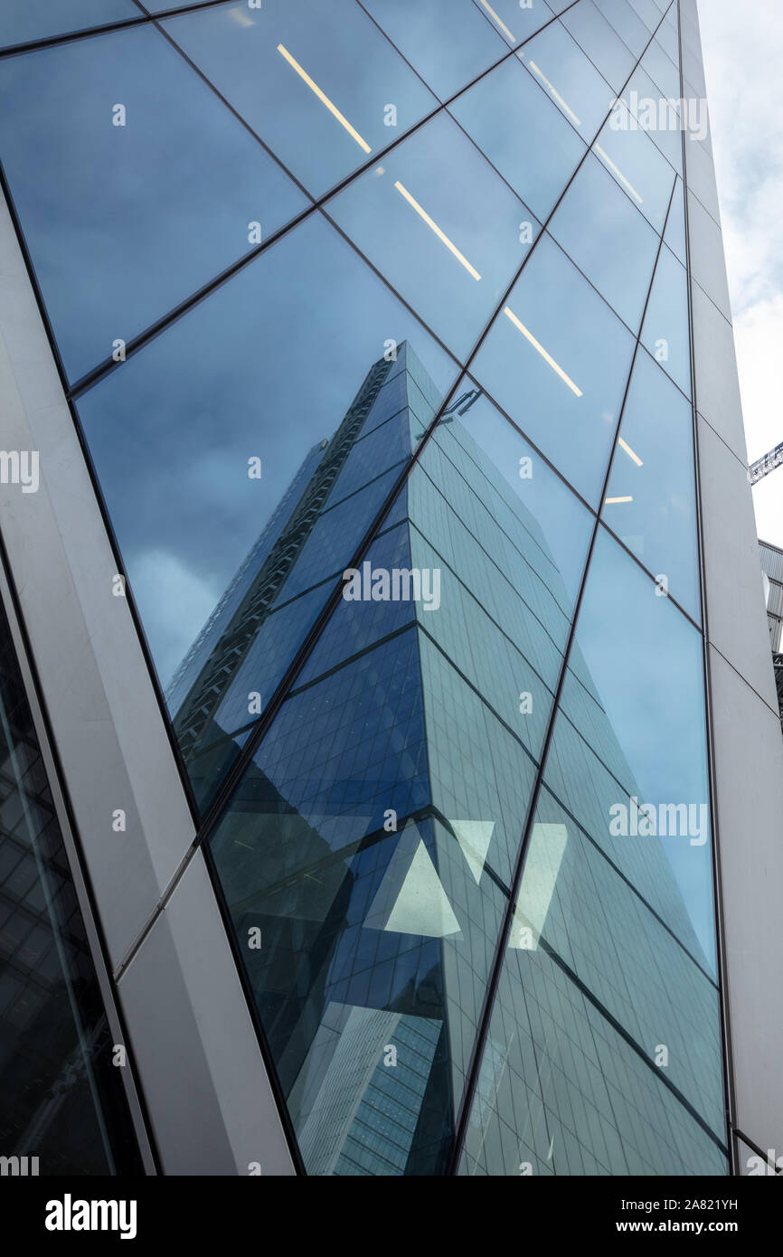 High rise office buildings windows hi-res stock photography and images ...