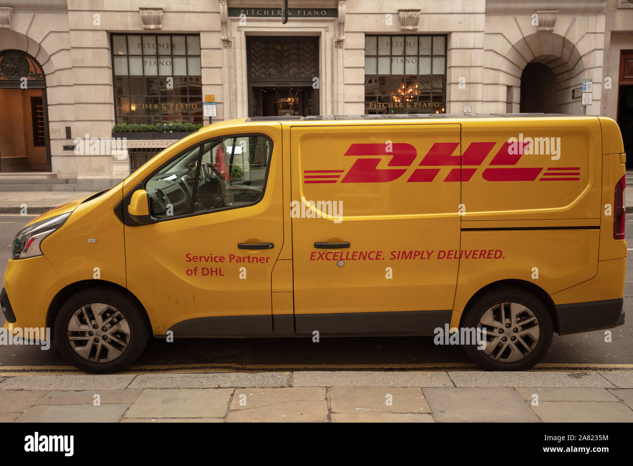 Dhl Logo High Resolution Stock Photography and Images - Alamy