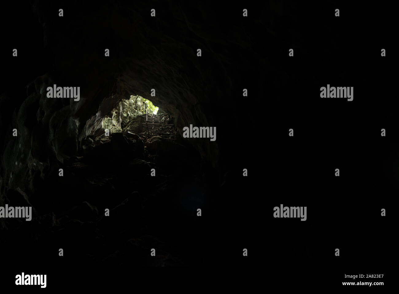 Cave dark hi-res stock photography and images - Alamy