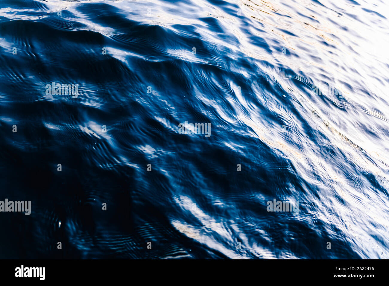 Diffraction water waves hi-res stock photography and images - Alamy