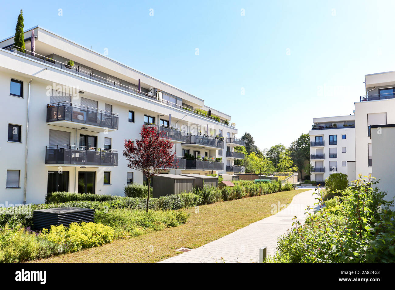 Residential area with apartment buildings in the city Stock Photo - Alamy