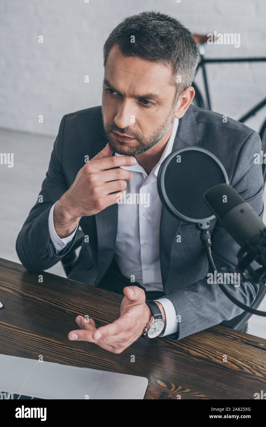 Radio announcer serious hi-res stock photography and images - Alamy