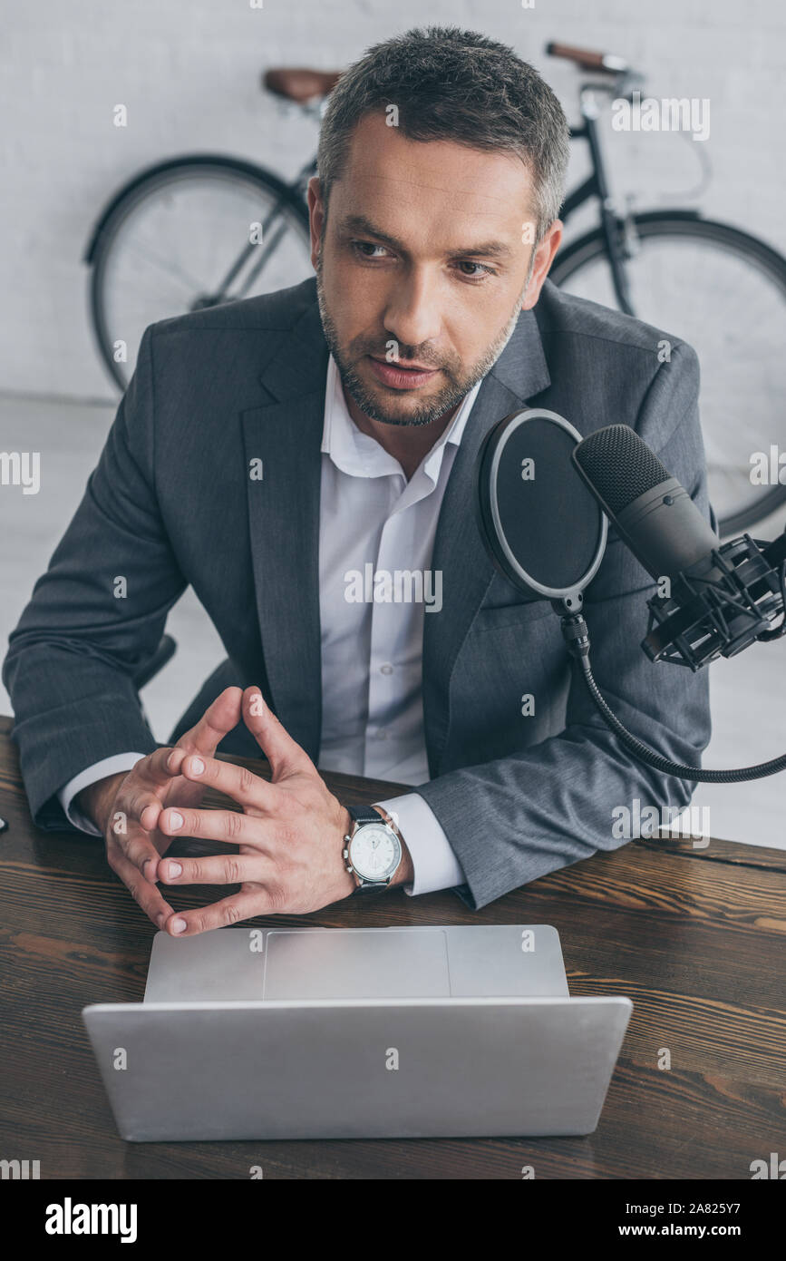 Radio announcer serious hi-res stock photography and images - Alamy