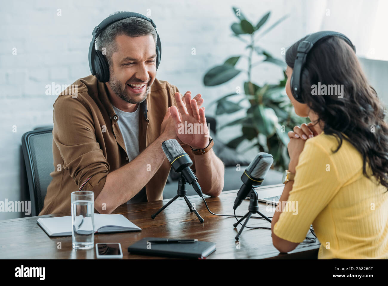 Announcers table hi-res stock photography and images - Alamy