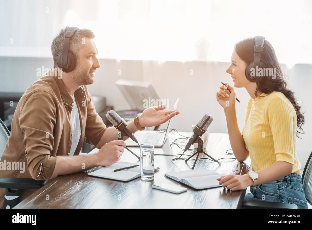 Announcers table hi-res stock photography and images - Alamy