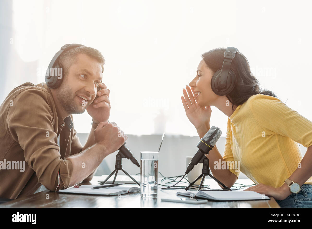 Announcers table hi-res stock photography and images - Alamy