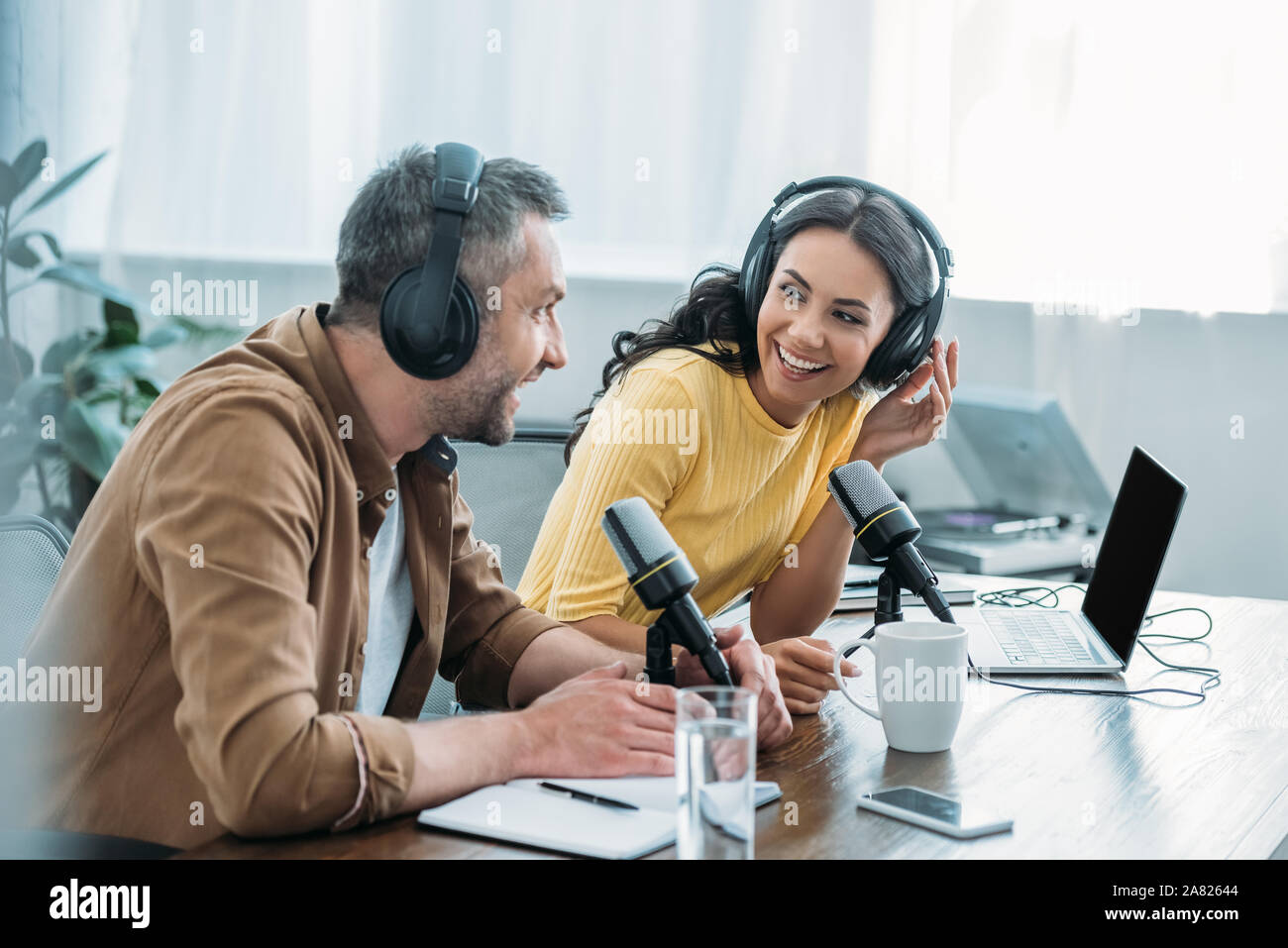 Announcers table hi-res stock photography and images - Alamy