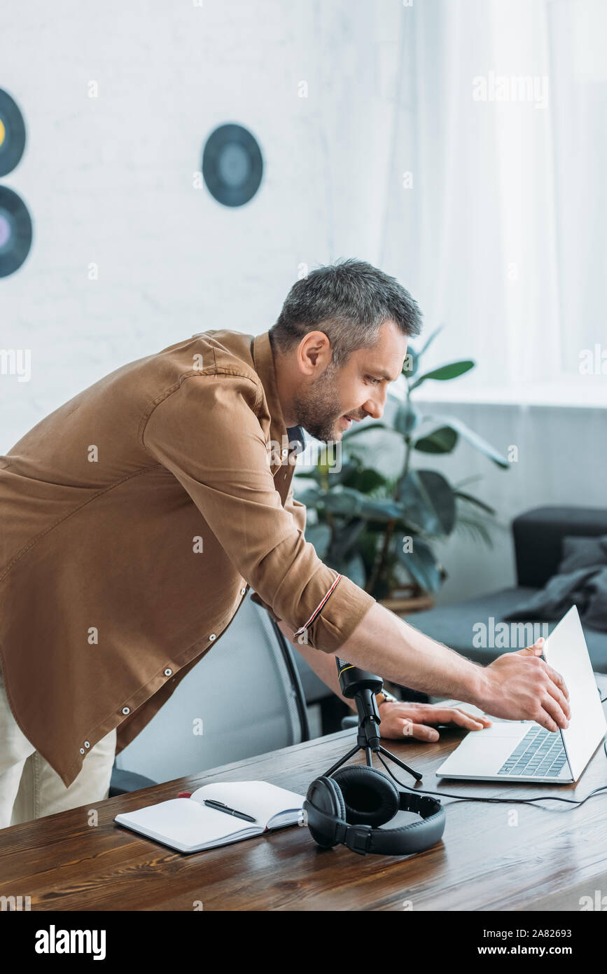 Empty radio studio hi-res stock photography and images - Alamy