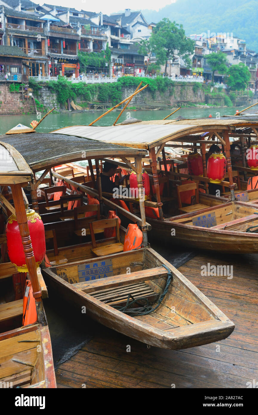 Sampan tour boat hi-res stock photography and images - Alamy