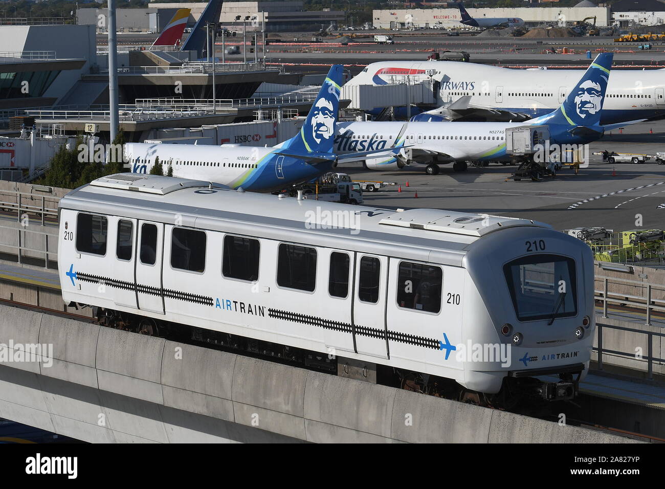 INTER TERMINAL AIRTRAIN AT NEW YORK'S JFK INTERNATIONAL AIRPORT Stock ...