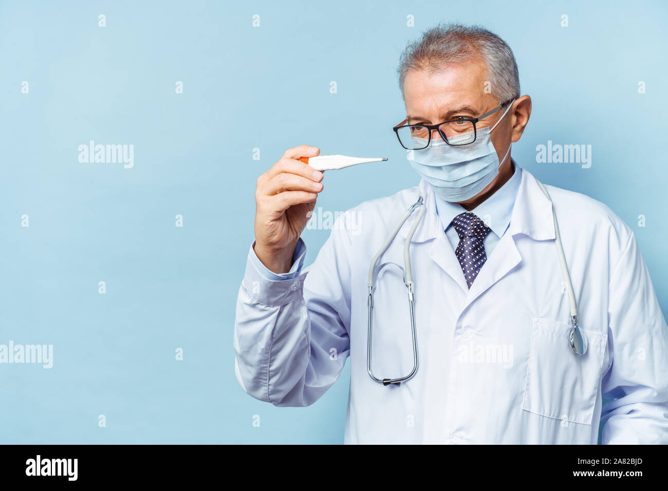 Doctor checking temperature hi-res stock photography and images - Alamy