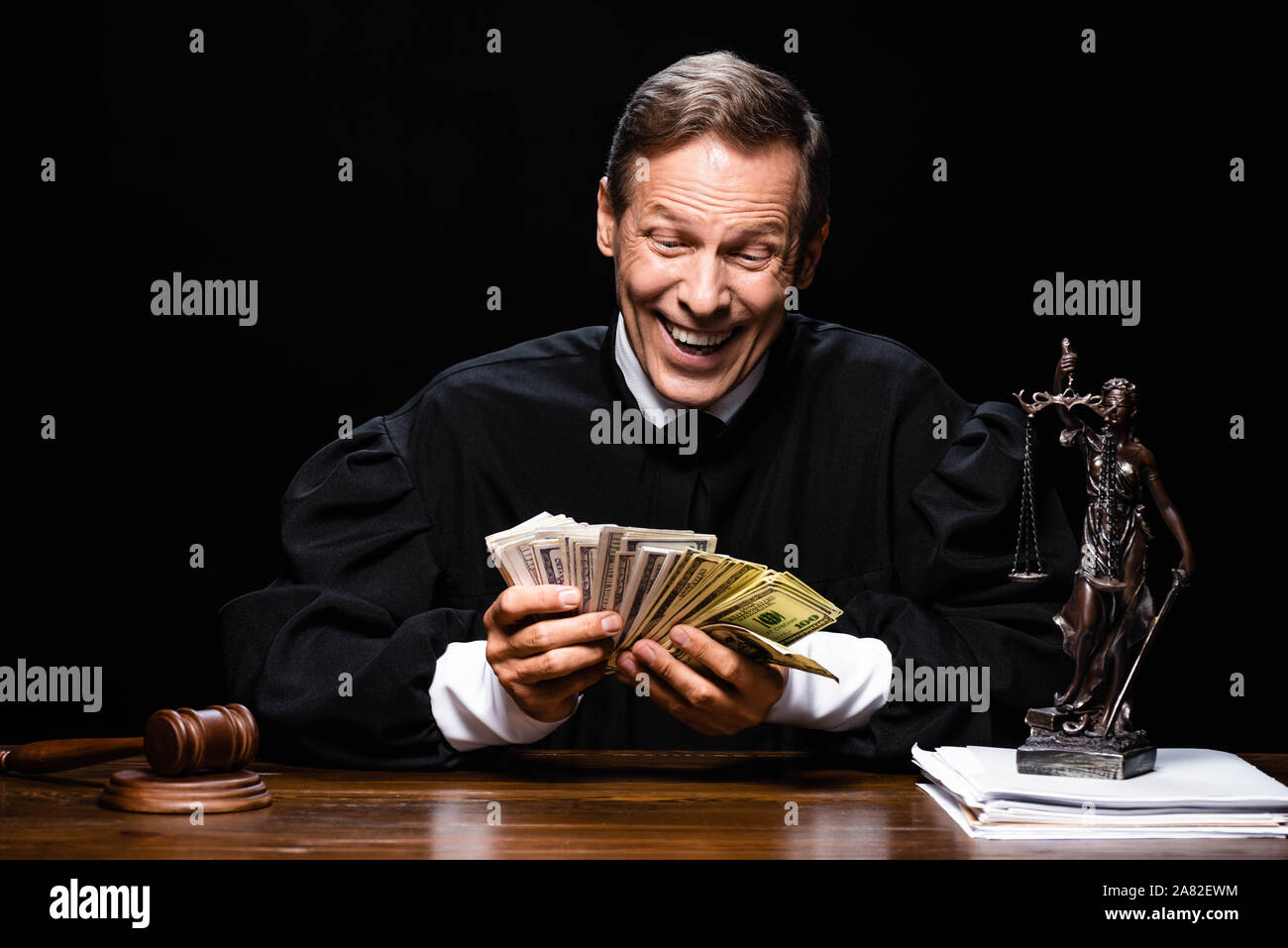 Justice scales banknotes hi-res stock photography and images - Alamy