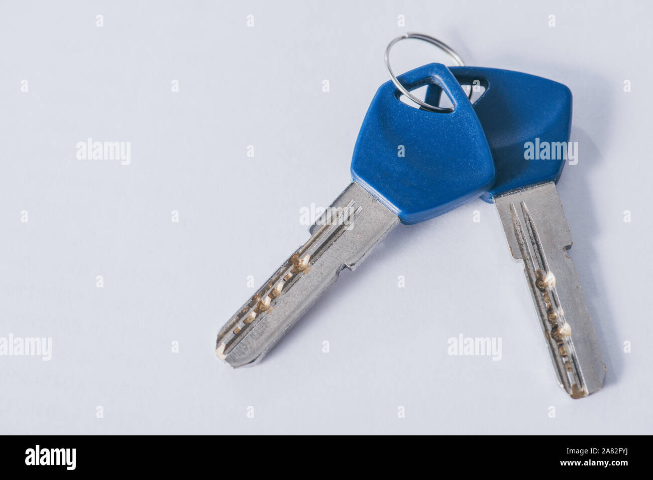 top view of two house keys on white surface Stock Photo - Alamy