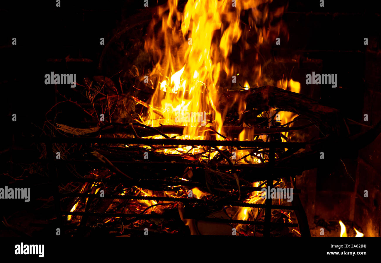 Roaring fire hi-res stock photography and images - Alamy