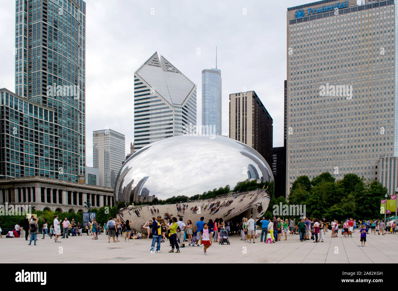 cloud gate in chicago Stock Photo - Alamy