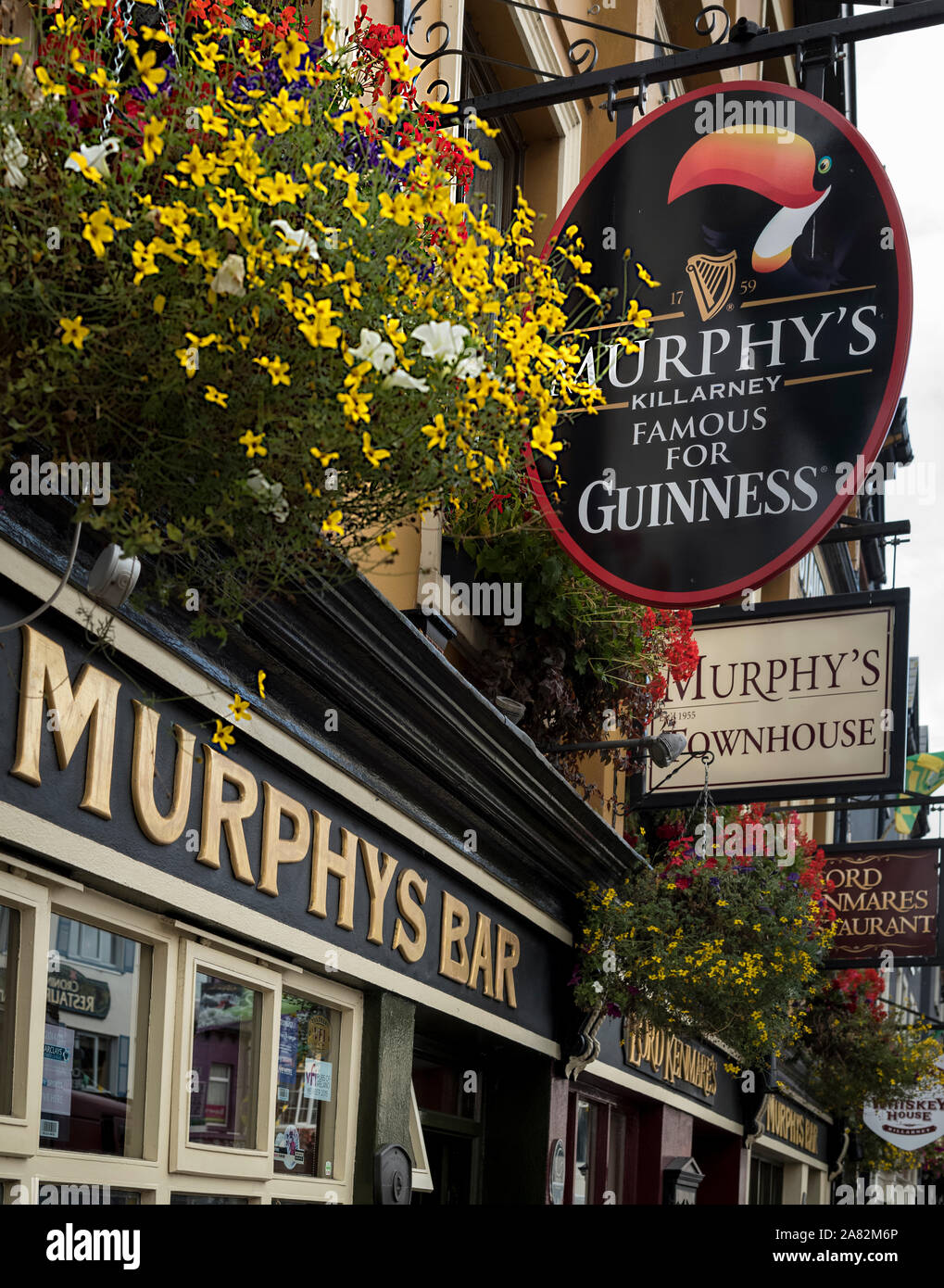 Killarney ireland pub hi-res stock photography and images - Alamy