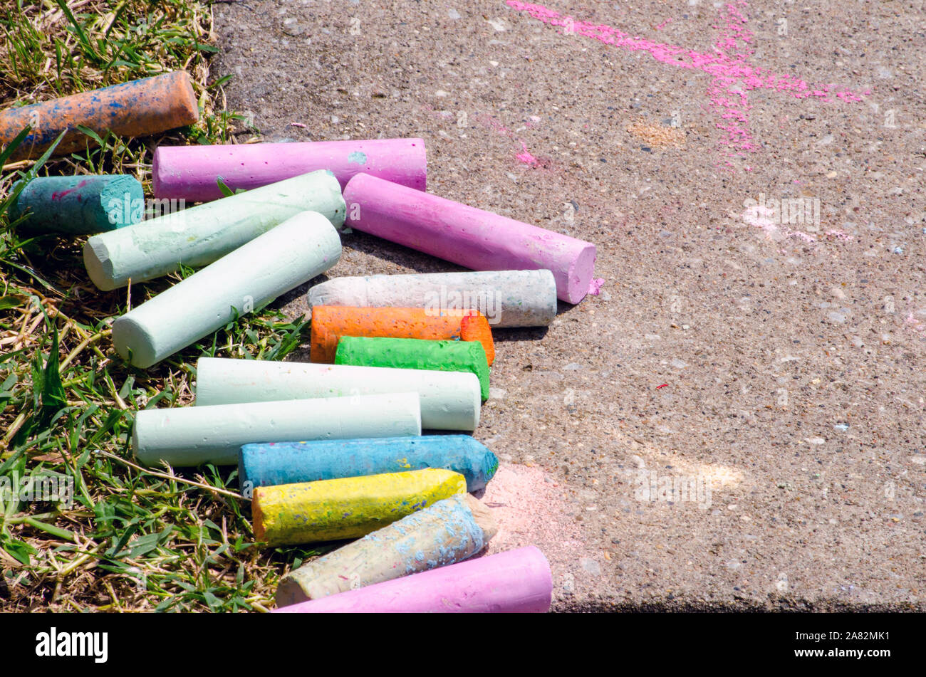 pile of colorful sidewalk chalk Stock Photo - Alamy