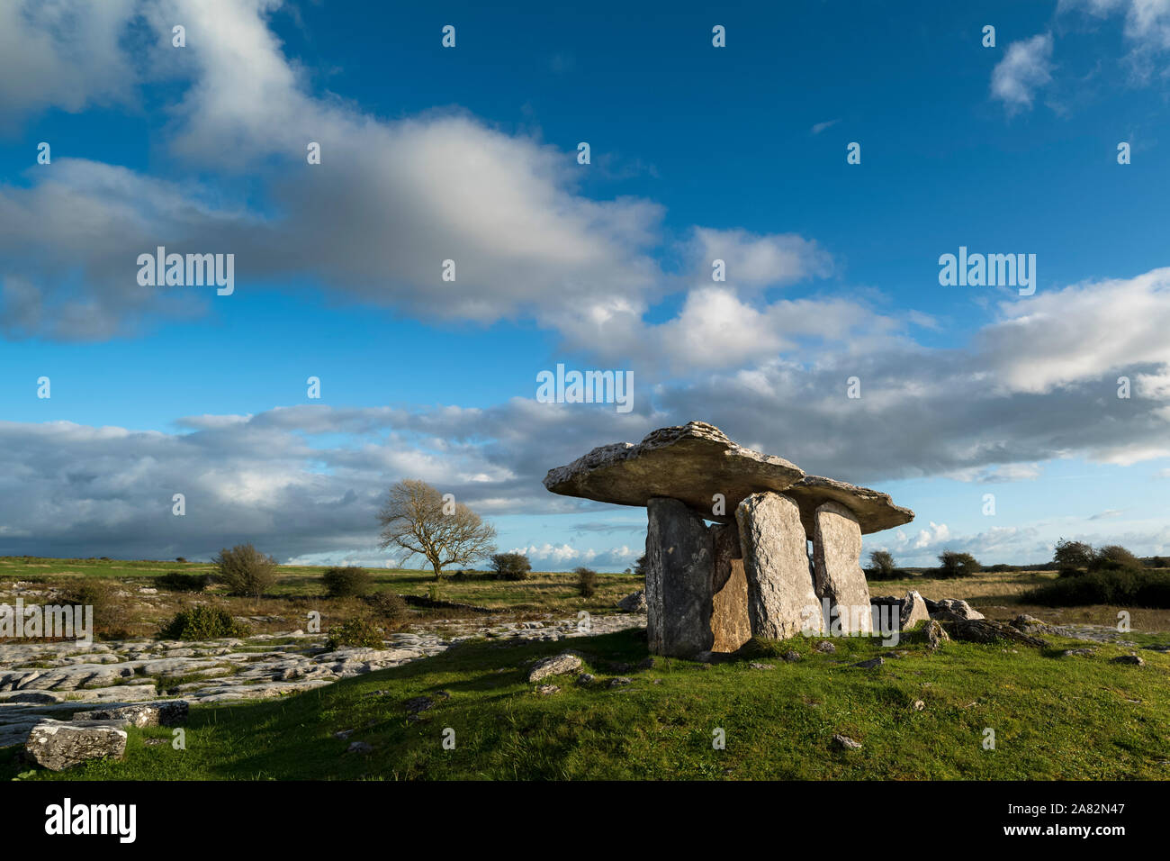 Monuments of ireland hi-res stock photography and images - Alamy