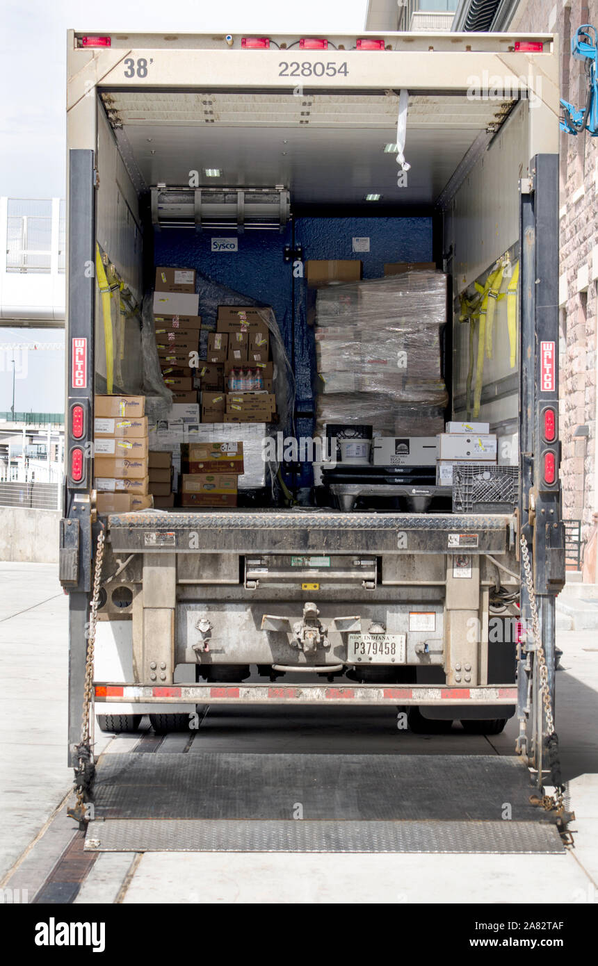 Shipping Container On Lorry Stock Photos & Shipping Container On Lorry ...