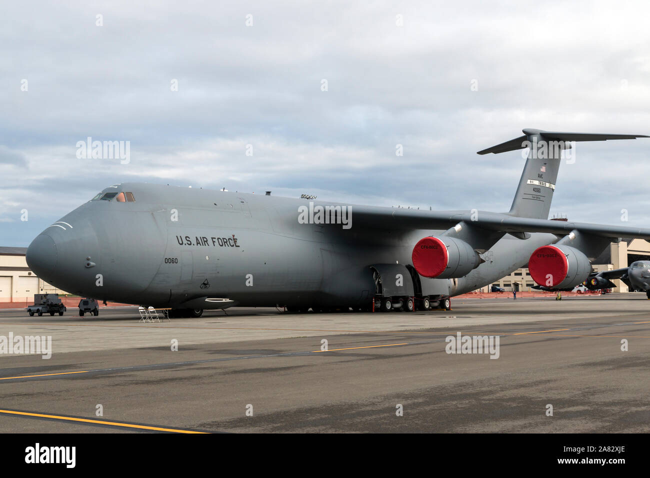C 5m super galaxy cargo plane hi-res stock photography and images - Alamy