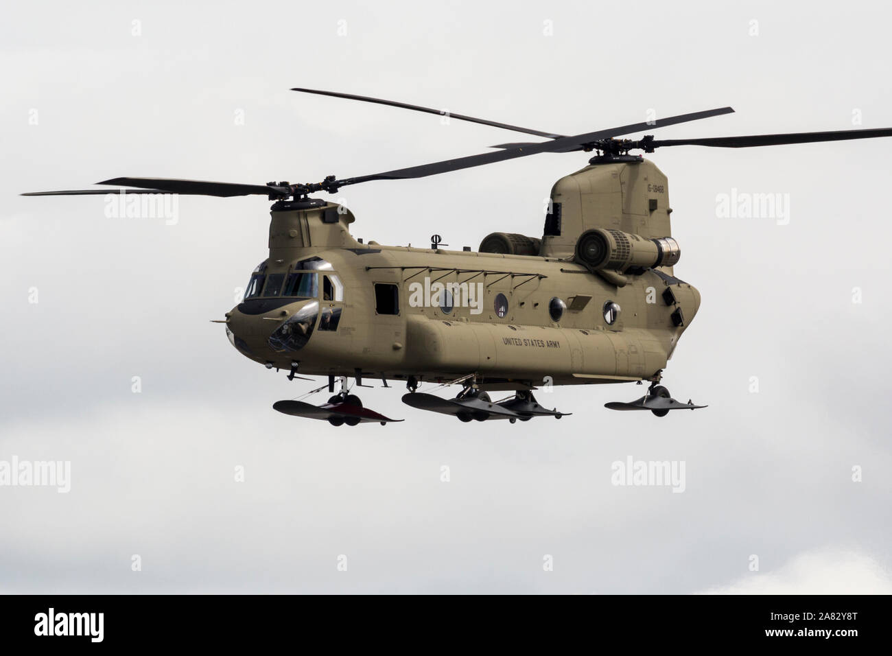 A United States Army CH-47 Chinook cargo helicopter performs at the ...