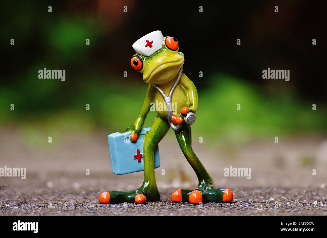 Ceramic frogs hi-res stock photography and images - Alamy