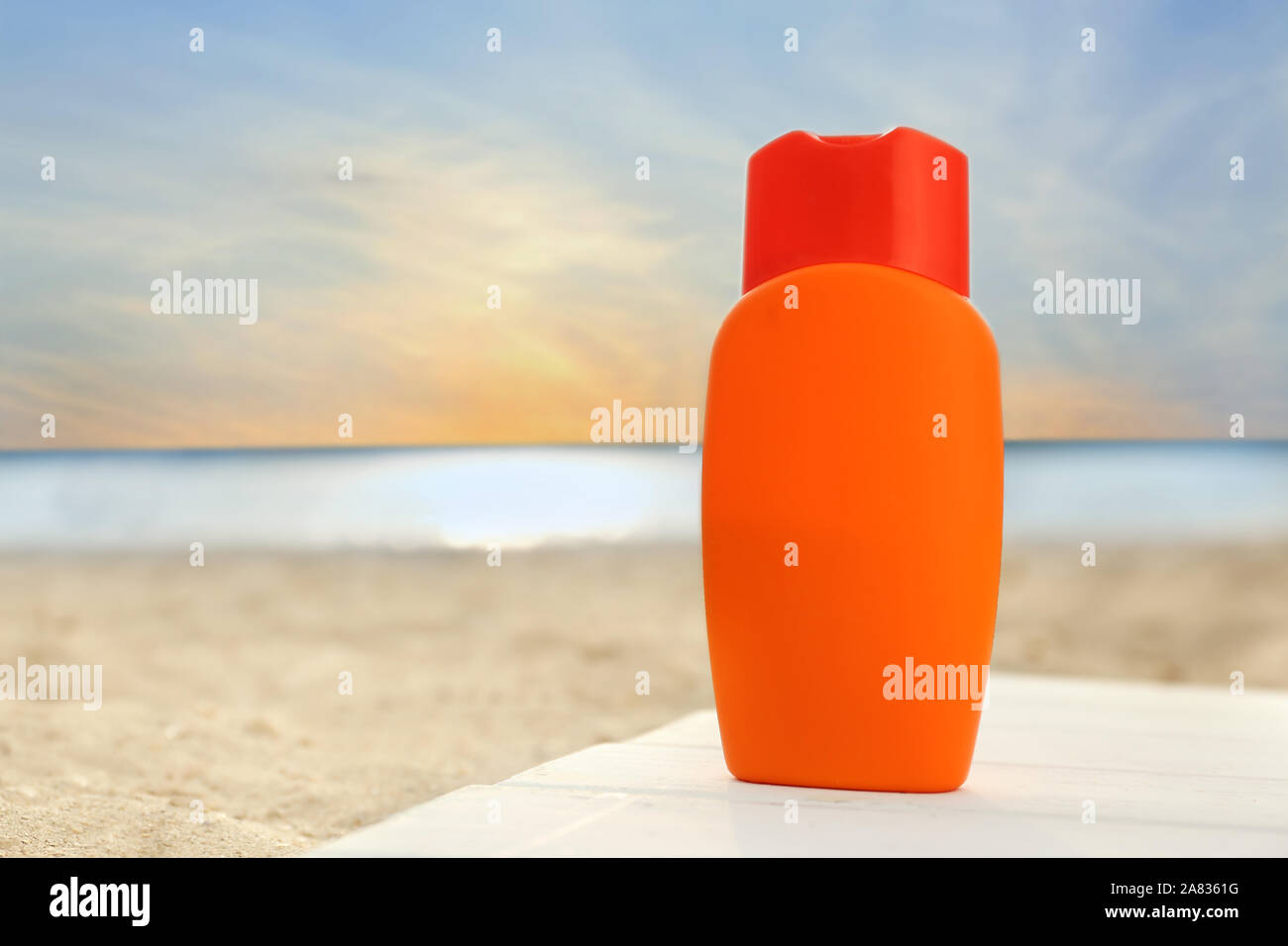 Sunscreening hi-res stock photography and images - Alamy