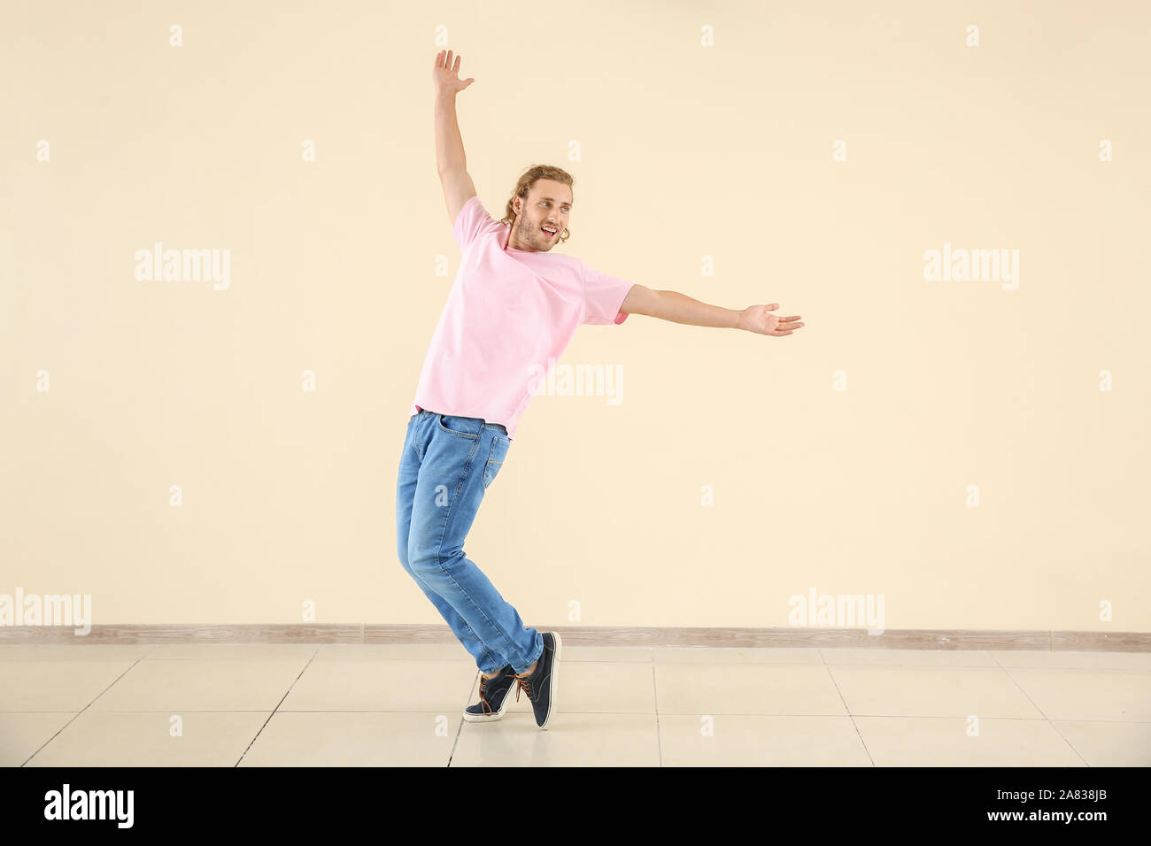 Cool young man dancing hi-res stock photography and images - Alamy