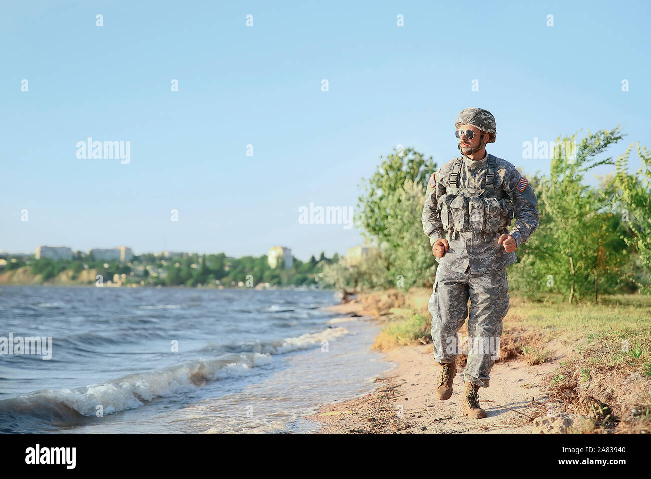 Running american soldier hi-res stock photography and images - Alamy