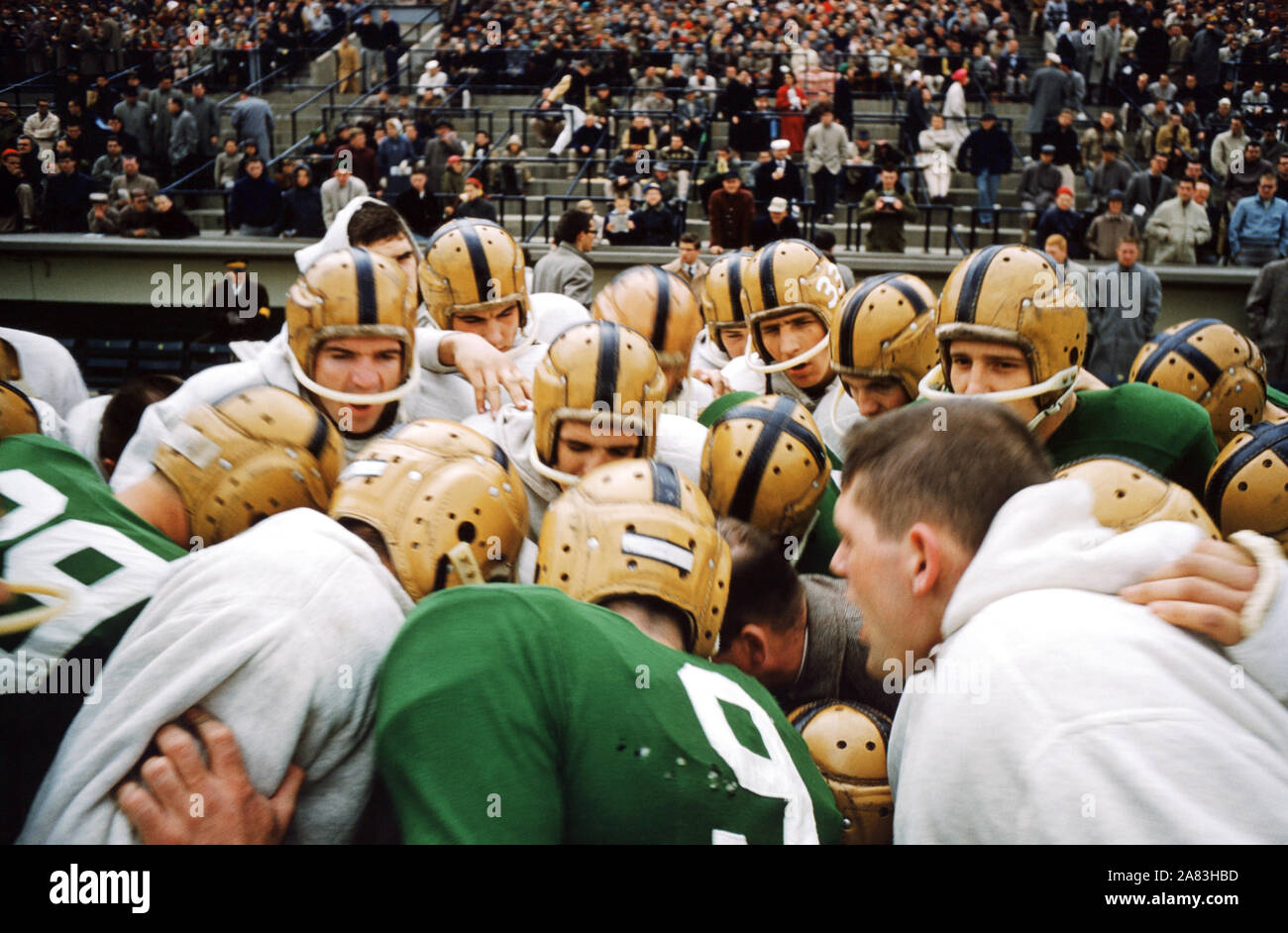 Football players in 1950s hi-res stock photography and images - Alamy