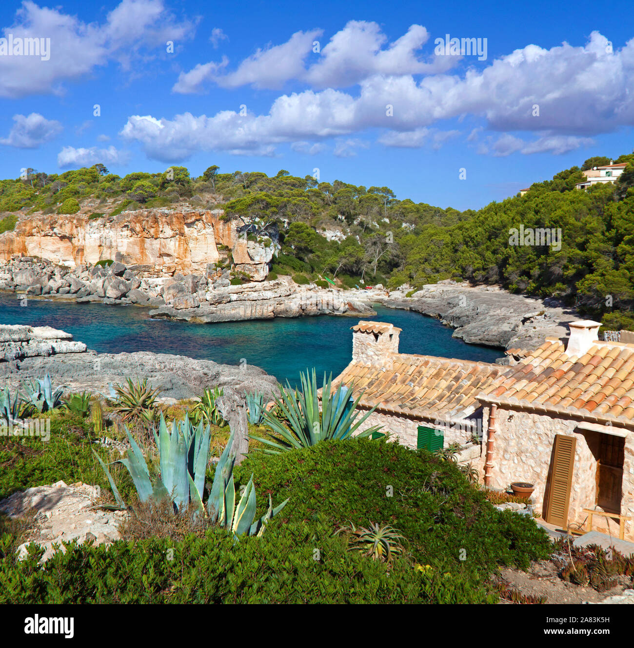 Small Finca at the bathing bay Cala de s'Almonia, Cala Llombards ...
