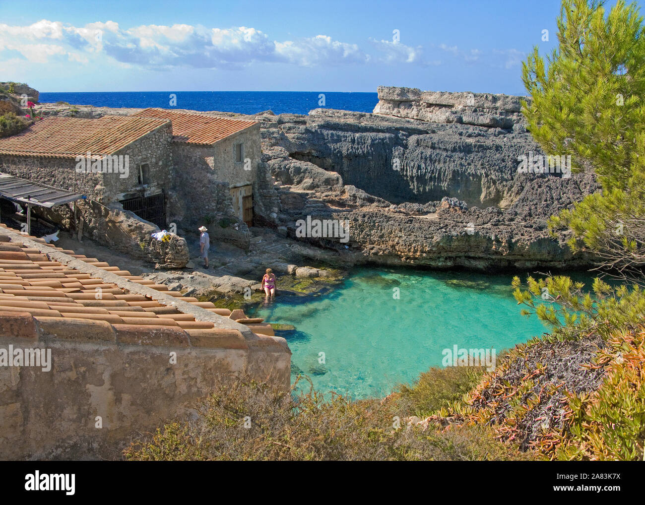 Small Finca at the bathing bay Cala de s'Almonia, Cala Llombards ...