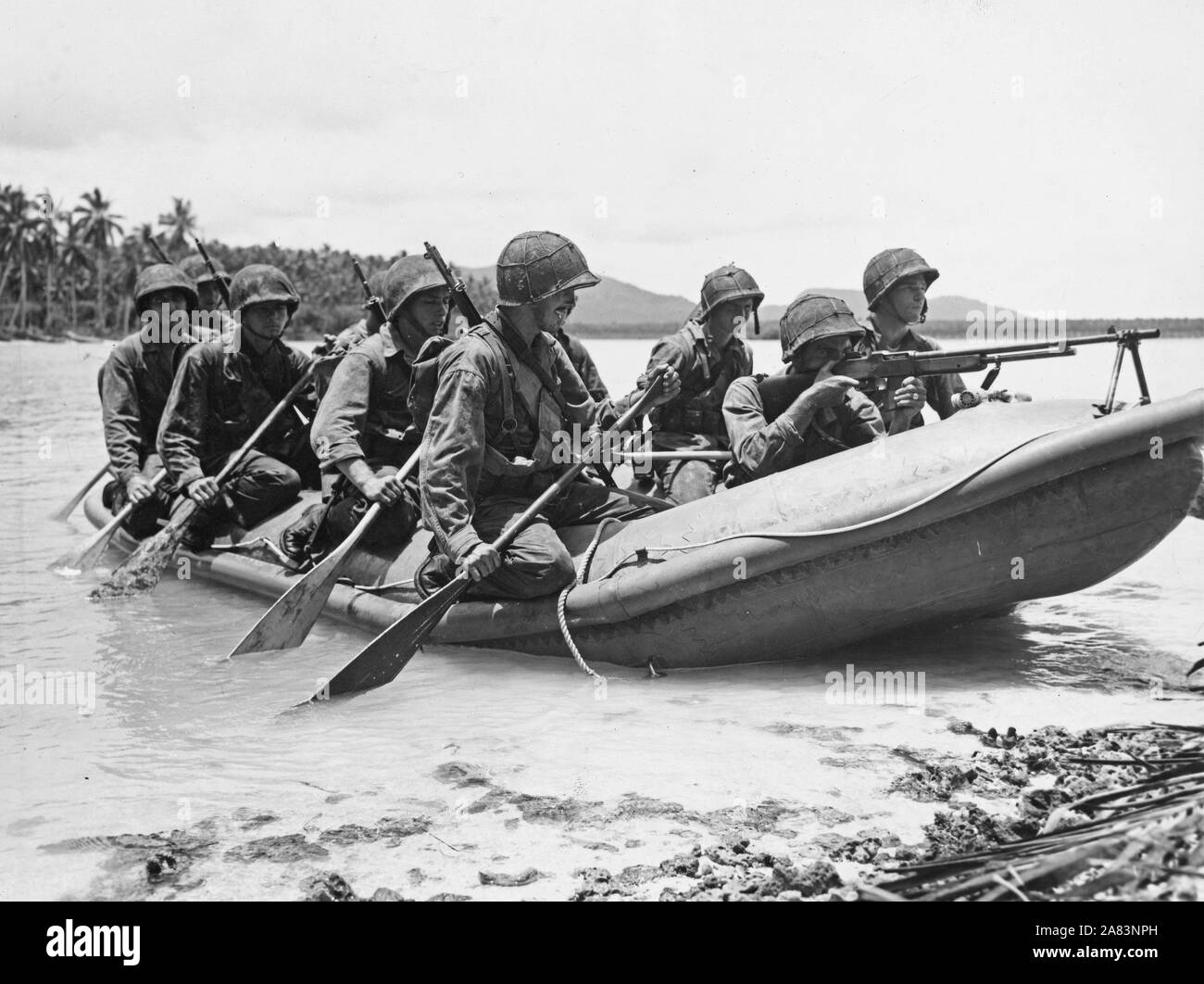 Central Solomon Islands campaign, marines going ashore in rubber boat ...