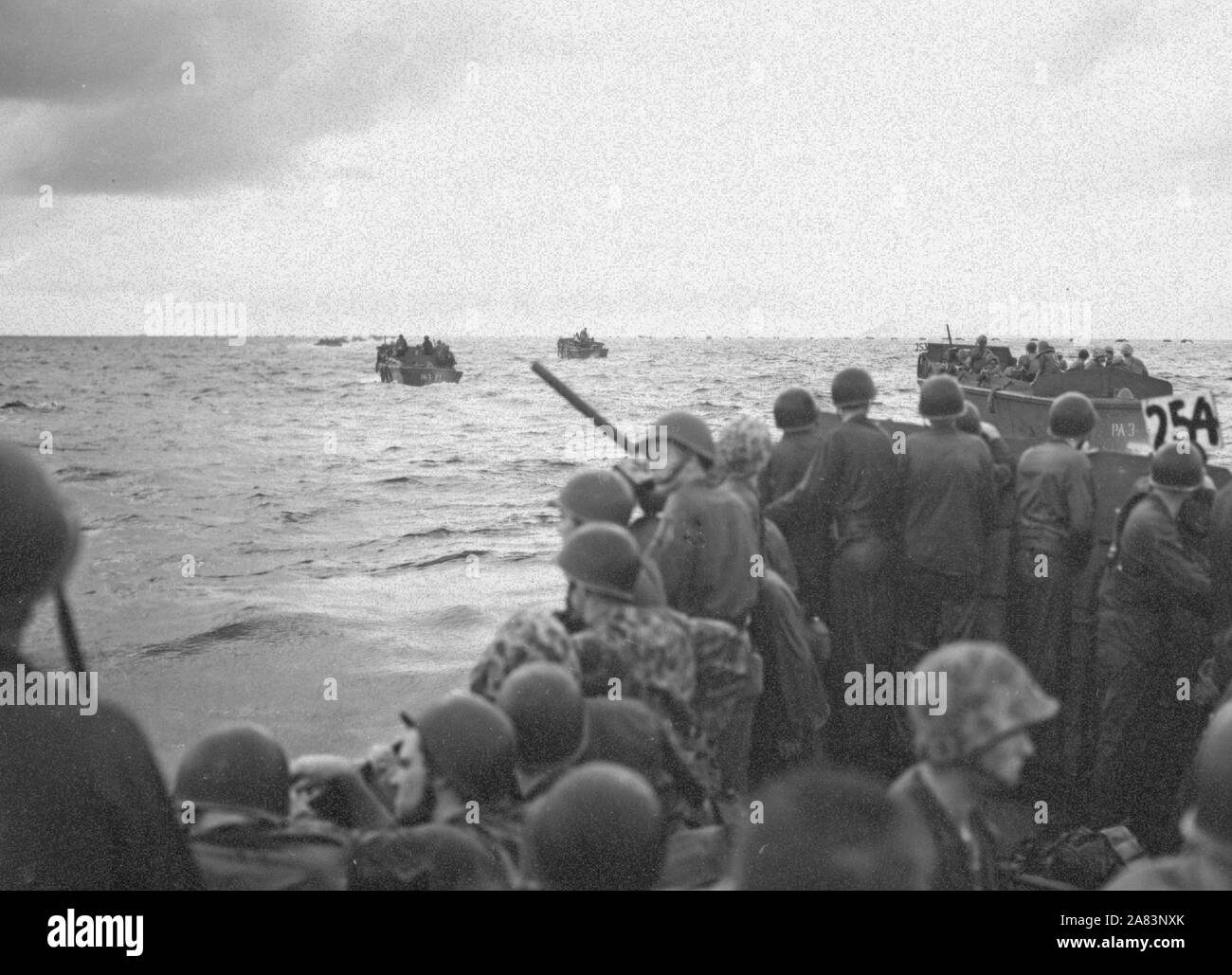 First wave of marines go ashore hi-res stock photography and images - Alamy