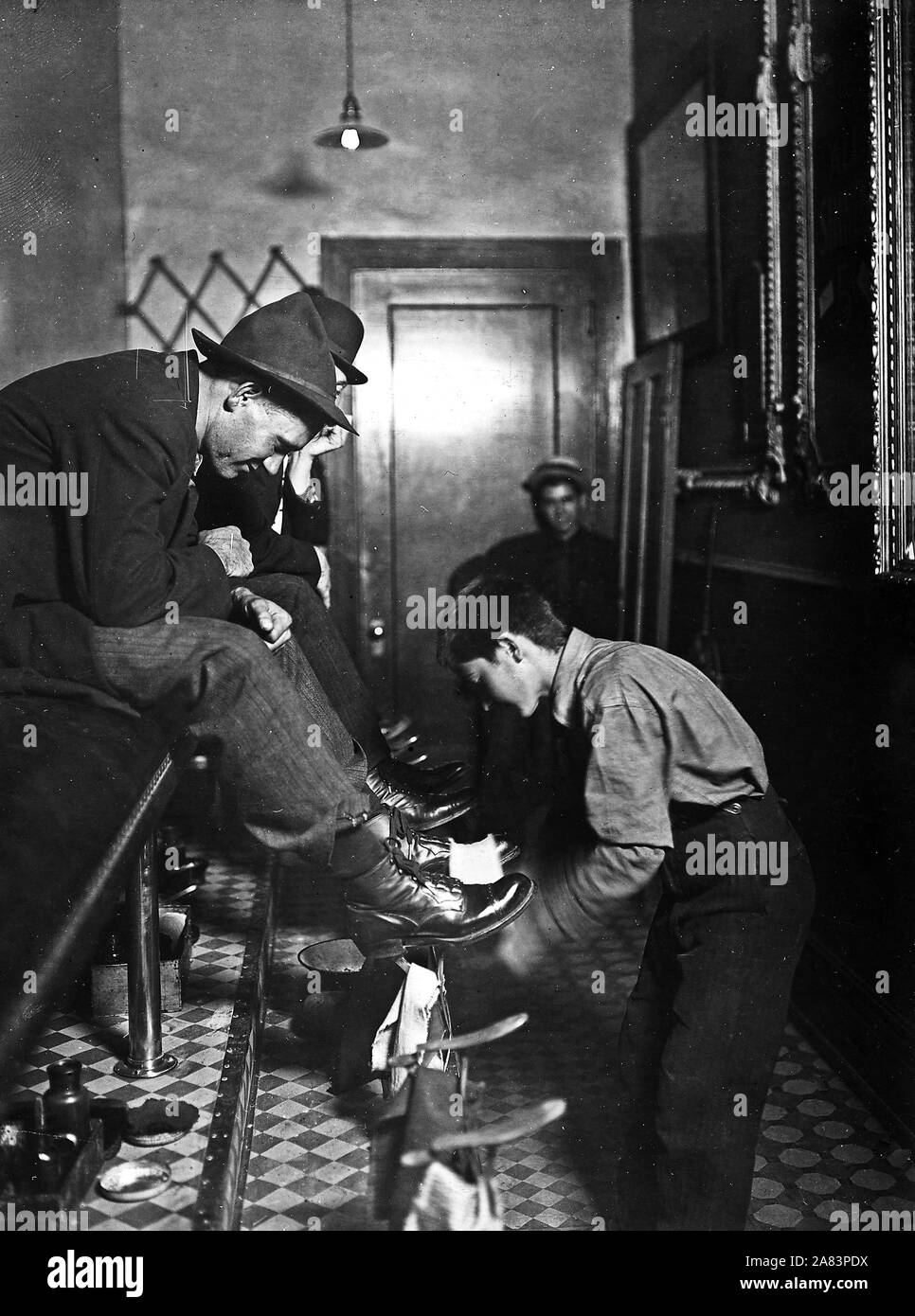 Parlor workers Black and White Stock Photos & Images - Alamy