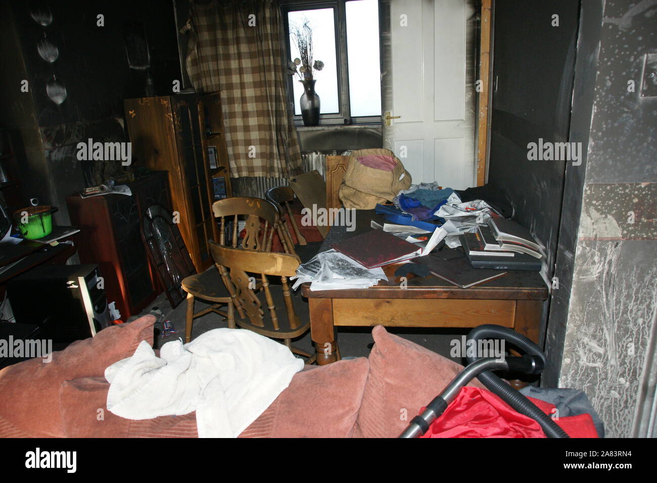 Explosion flash hi-res stock photography and images - Alamy