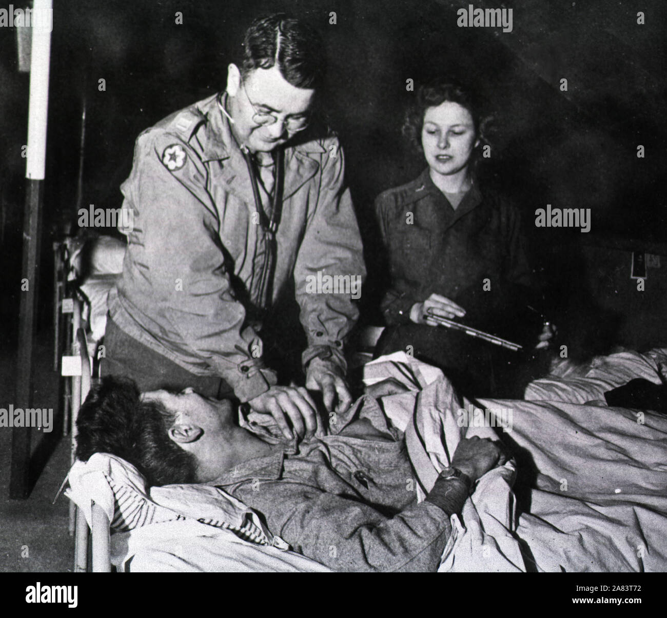 Man with doctor patient 1940s hi-res stock photography and images - Alamy