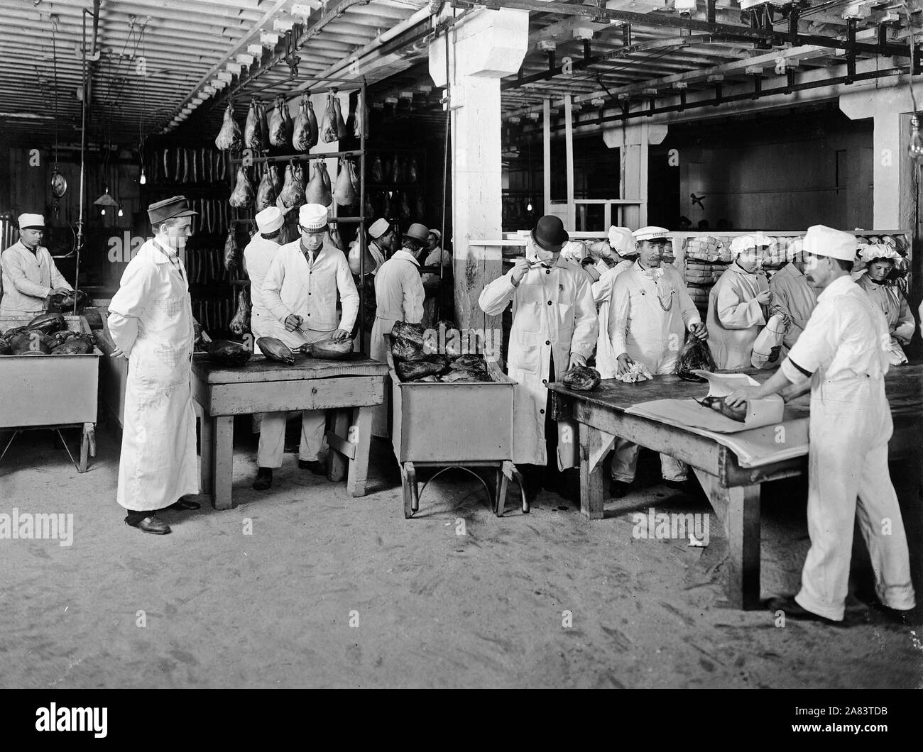 Manual labor early 1900s hi-res stock photography and images - Alamy