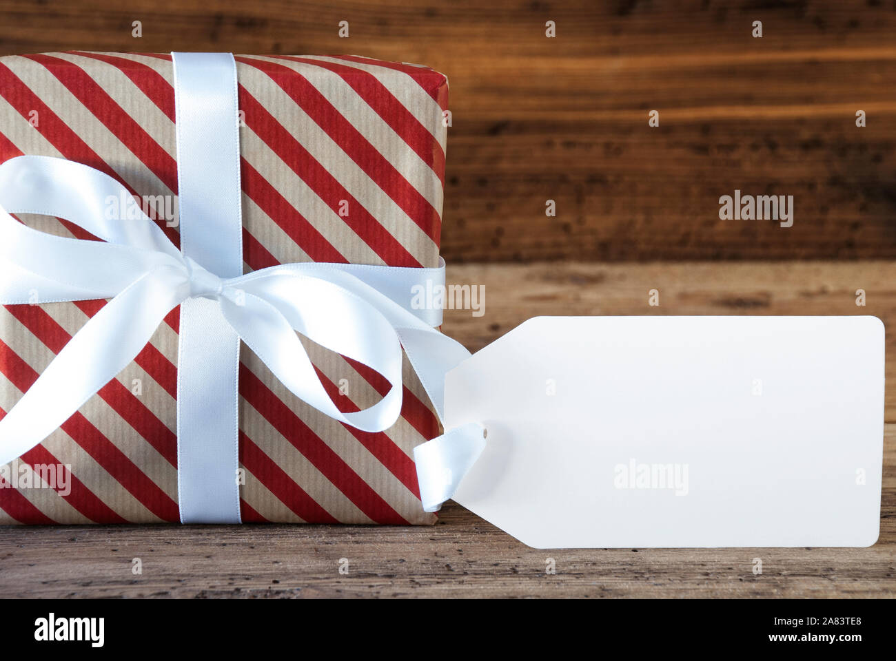 Advertisement bow hi-res stock photography and images - Alamy