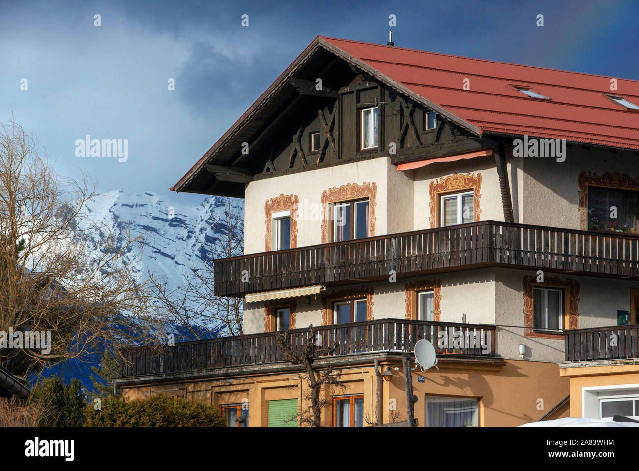 Austrian traditional houses hi-res stock photography and images - Alamy