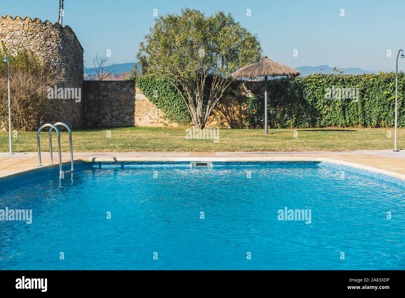 Empty swimming pool garden hi-res stock photography and images - Alamy