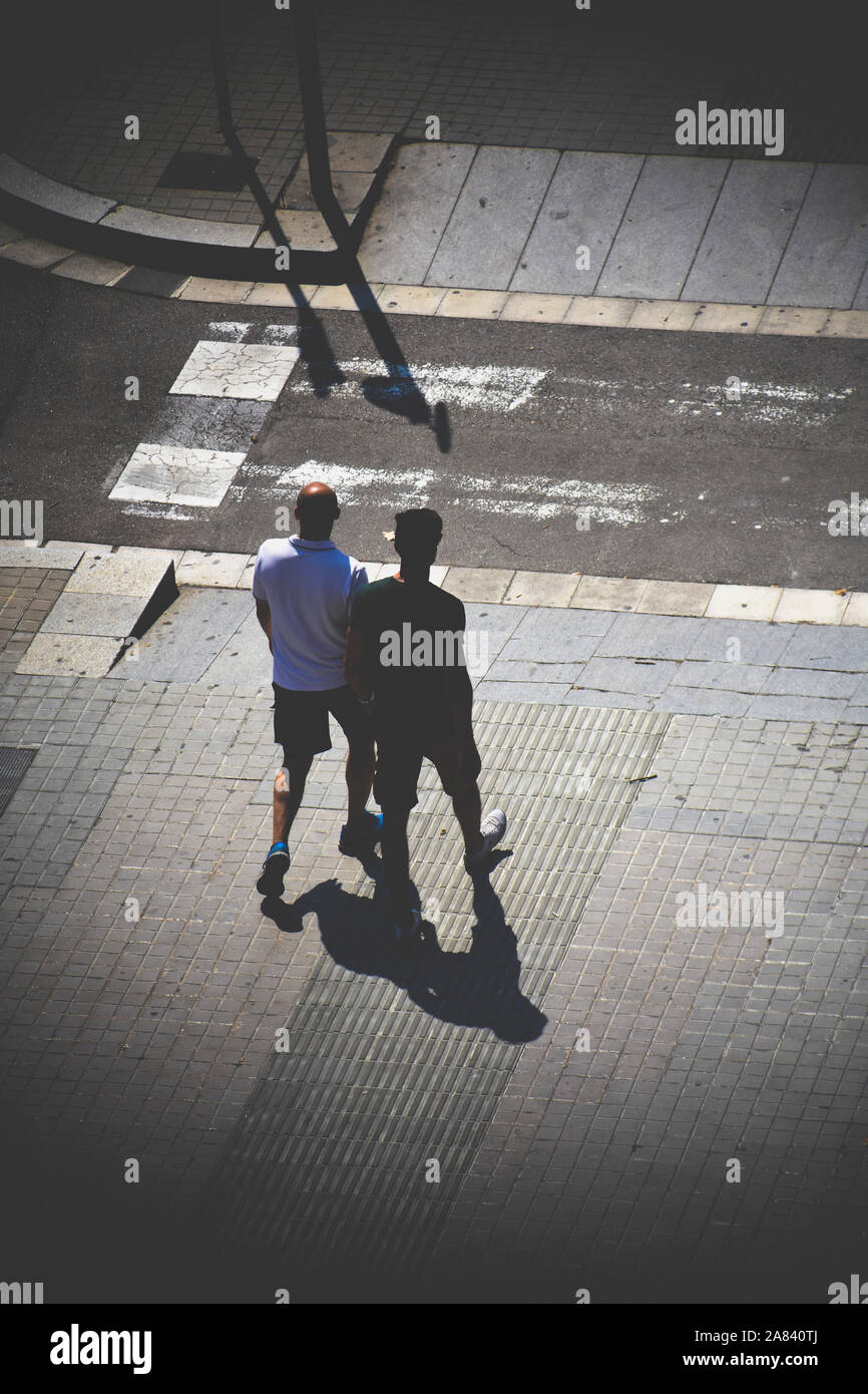 Men walkin hi-res stock photography and images - Alamy