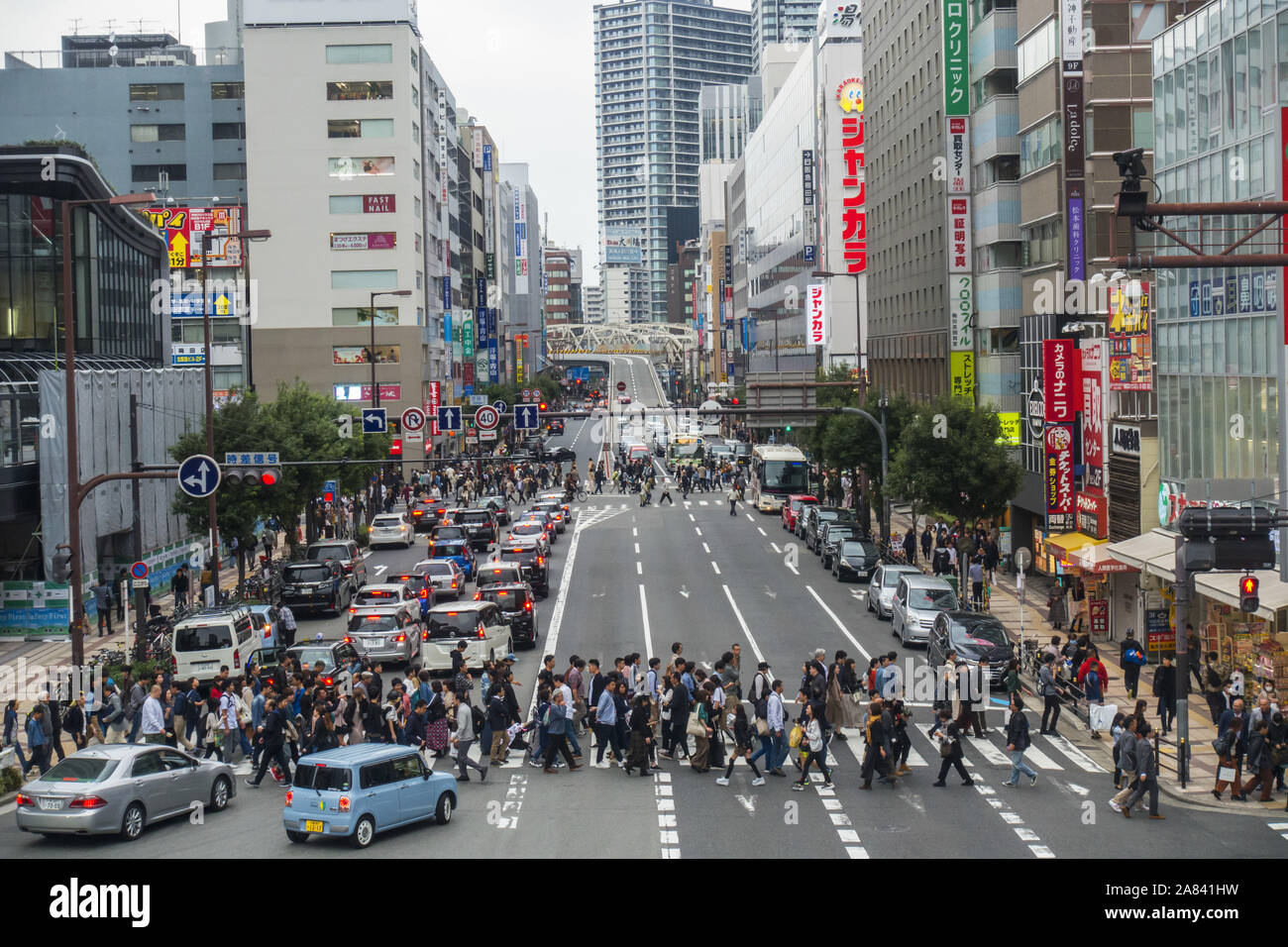 Osaka japan pedestrian crossing city hi-res stock photography and ...