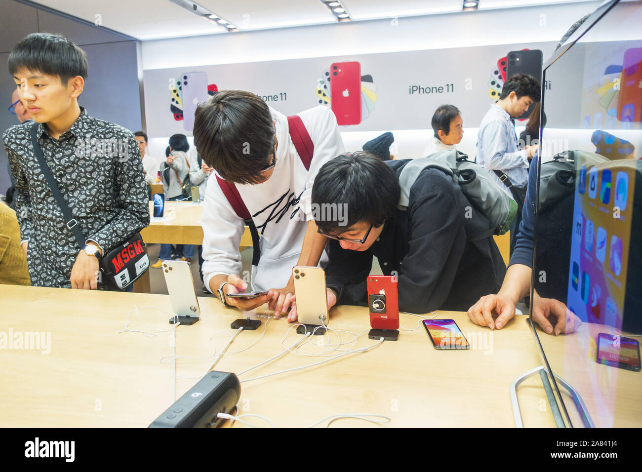 Apple store osaka hi-res stock photography and images - Alamy