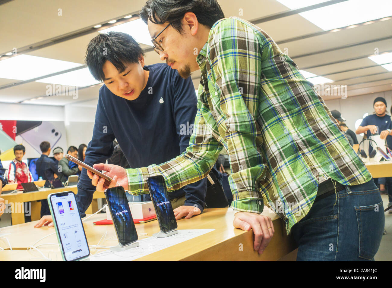 Apple store osaka hi-res stock photography and images - Alamy